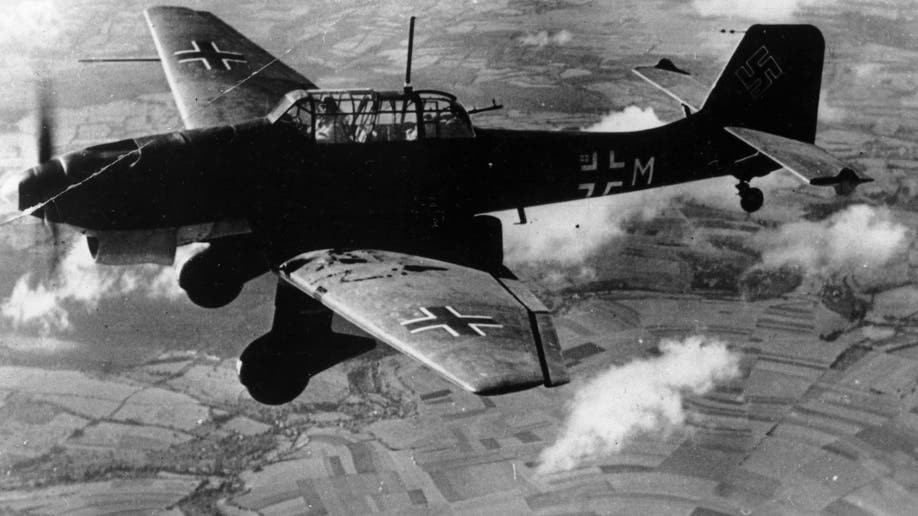 The Angry Hills – Leon Uris – War Crows